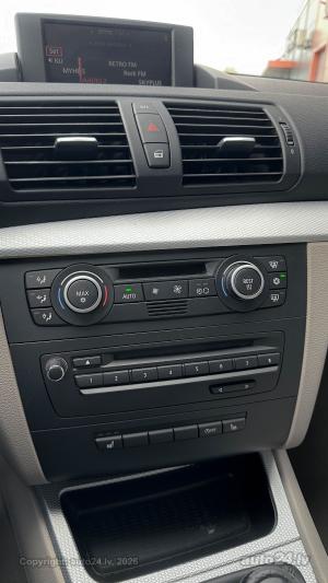 Melns BMW 1-series 2008 Kuresāre, ar dzinēja tilpumu 1.60 L un nobraukumu 139 tūkst. km par 3900 €, foto 19 vietnē AUTOMOTO.COM.LV