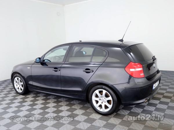BMW 1-series 2008 in Tallinn on AUTOMOTO.COM.LV Black BMW 1-series 2008 in Tallinn, with an engine capacity of 2.00 L and mileage of 305 thousand km for 2199 €, photo 5 on AUTOMOTO.COM.LV