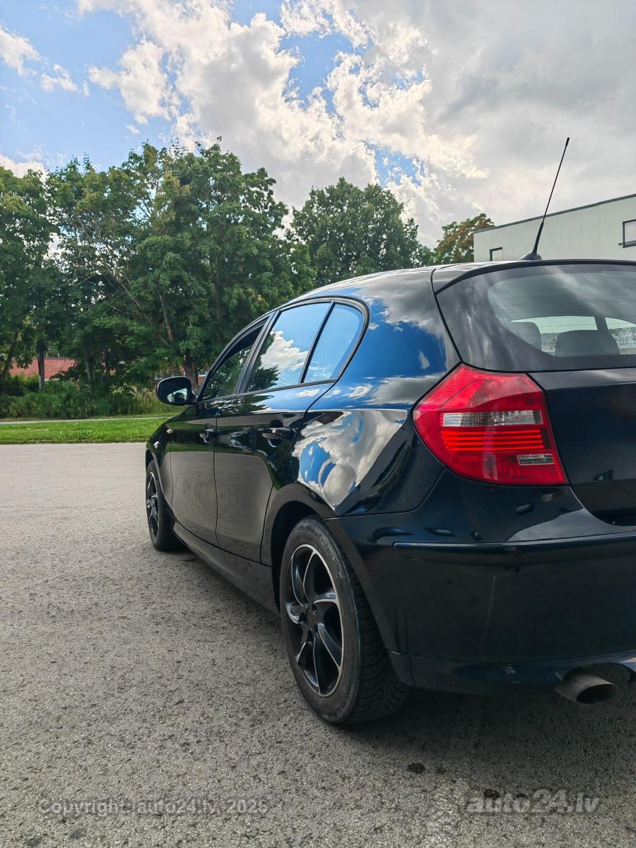 Melns BMW 1-series 2009 Keila, ar dzinēja tilpumu 2.00 L un nobraukumu 260 tūkst. km par 4444 €, foto 4 vietnē AUTOMOTO.COM.LV