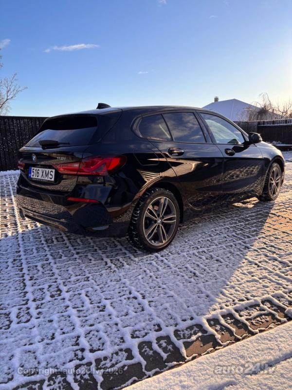 Melns BMW 1-series 2020 Tallina, ar dzinēja tilpumu 1.50 L un nobraukumu 108 tūkst. km par 20500 €, foto 5 vietnē AUTOMOTO.COM.LV