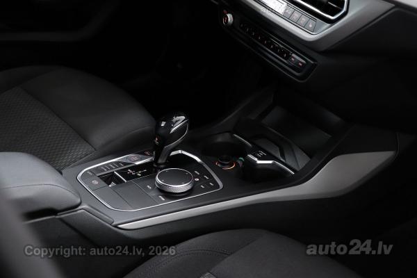 Melns BMW 1-series 2020 Tallina, ar dzinēja tilpumu 1.50 L un nobraukumu 82 tūkst. km par 19795 €, foto 11 vietnē AUTOMOTO.COM.LV