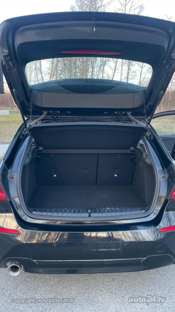 Melns BMW 1-series 2021 Tallina, ar dzinēja tilpumu 1.50 L un nobraukumu 41 tūkst. km par 21600 €, foto 11 vietnē AUTOMOTO.COM.LV