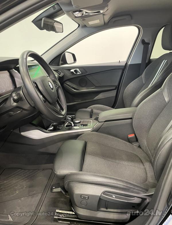 Melns BMW 1-series 2022 Tallina, ar dzinēja tilpumu 1.50 L un nobraukumu 49 tūkst. km par 20990 €, foto 6 vietnē AUTOMOTO.COM.LV