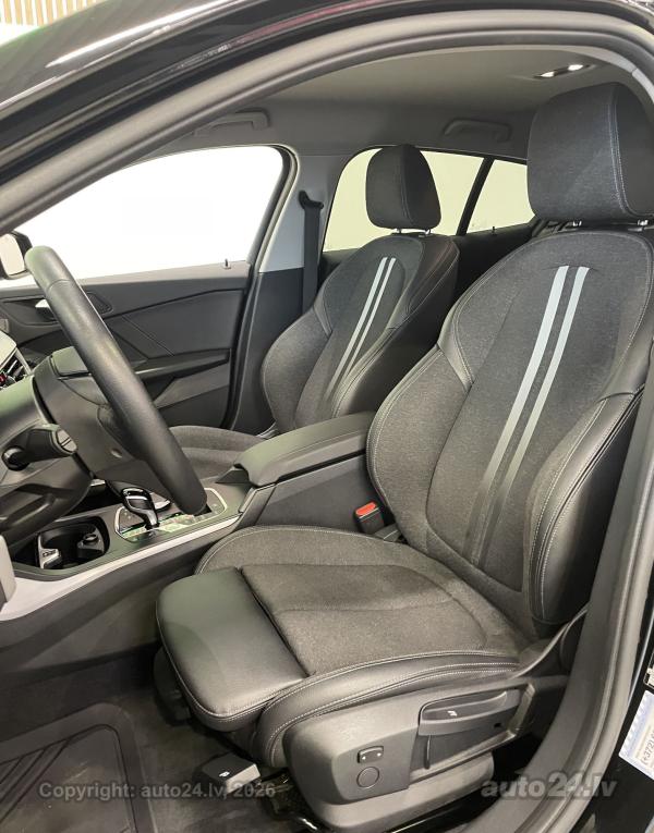 Melns BMW 1-series 2022 Tallina, ar dzinēja tilpumu 1.50 L un nobraukumu 49 tūkst. km par 20990 €, foto 7 vietnē AUTOMOTO.COM.LV