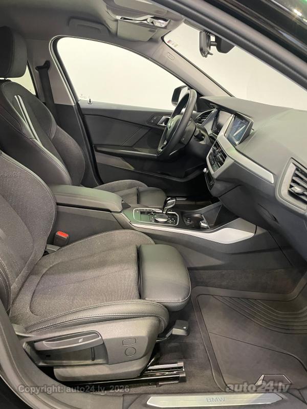 Melns BMW 1-series 2022 Tallina, ar dzinēja tilpumu 1.50 L un nobraukumu 49 tūkst. km par 20990 €, foto 9 vietnē AUTOMOTO.COM.LV
