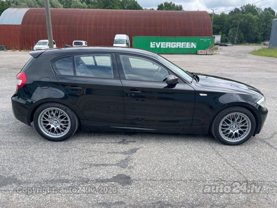 Melns BMW 1-series 2006 Tallina, ar dzinēja tilpumu 3.00 L un nobraukumu 257 tūkst. km par 10800 €, foto 5 vietnē AUTOMOTO.COM.LV