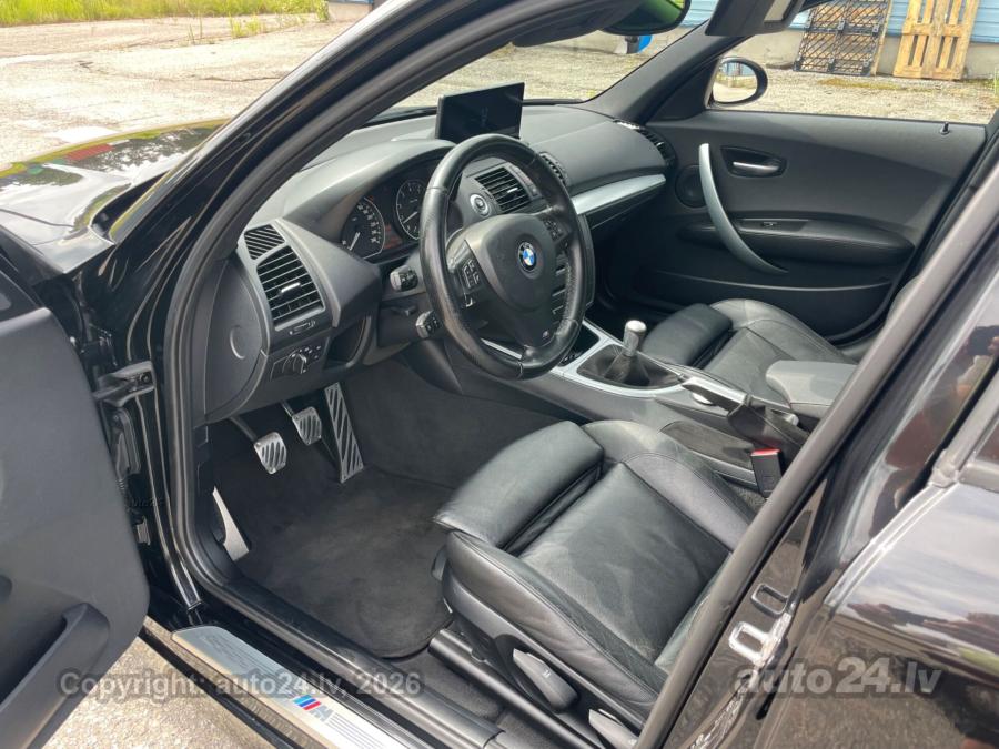 Melns BMW 1-series 2006 Tallina, ar dzinēja tilpumu 3.00 L un nobraukumu 257 tūkst. km par 10800 €, foto 10 vietnē AUTOMOTO.COM.LV
