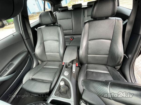 Black BMW 1-series 2006 in Tallinn, with an engine capacity of 3.00 L and mileage of 257 thousand km for 10800 €, photo 10 on AUTOMOTO.COM.LV