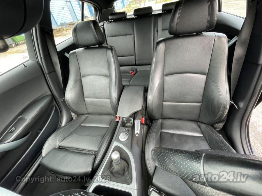 Melns BMW 1-series 2006 Tallina, ar dzinēja tilpumu 3.00 L un nobraukumu 257 tūkst. km par 10800 €, foto 11 vietnē AUTOMOTO.COM.LV