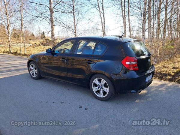 Melns BMW 1-series 2009 Pērnava, ar dzinēja tilpumu 2.00 L un nobraukumu 207 tūkst. km par 3400 €, foto 5 vietnē AUTOMOTO.COM.LV
