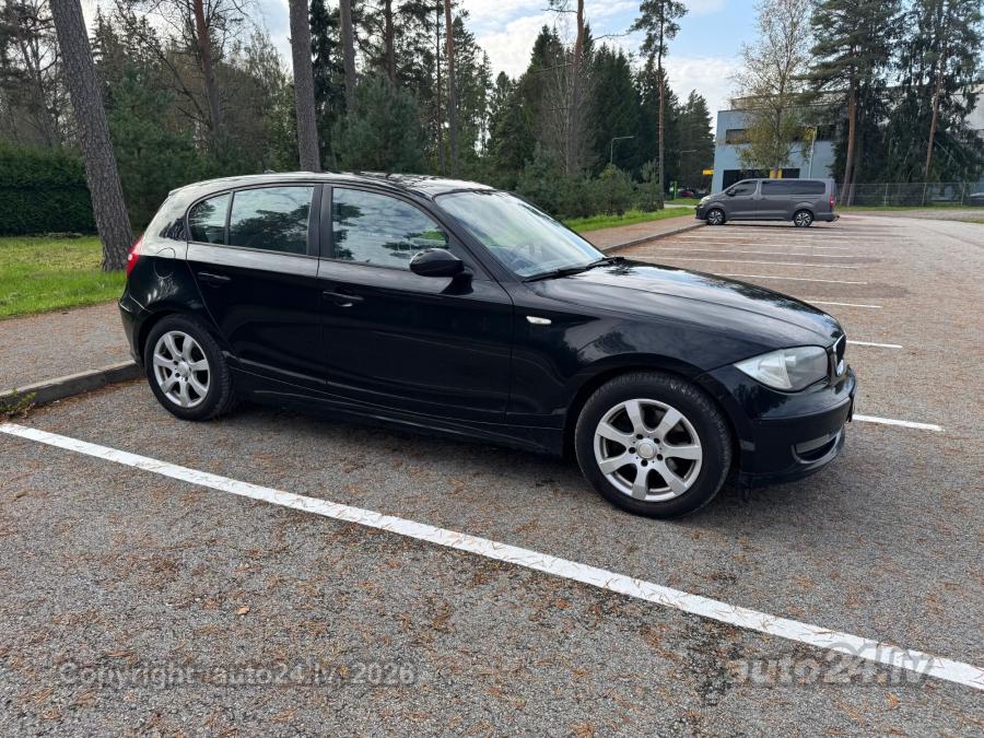 Melns BMW 1-series 2009 Tallina, ar dzinēja tilpumu 2.00 L un nobraukumu 247 tūkst. km par 4600 €, foto 9 vietnē AUTOMOTO.COM.LV