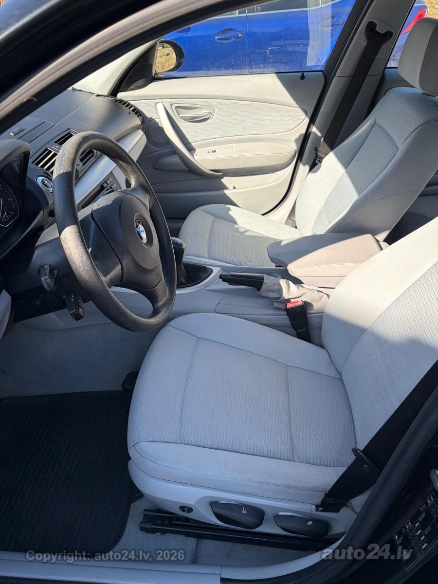 Melns BMW 1-series 2009 Tallina, ar dzinēja tilpumu 2.00 L un nobraukumu 247 tūkst. km par 4600 €, foto 13 vietnē AUTOMOTO.COM.LV