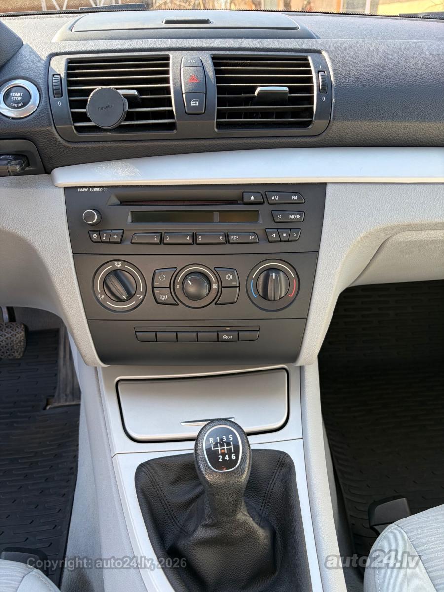 Melns BMW 1-series 2009 Tallina, ar dzinēja tilpumu 2.00 L un nobraukumu 247 tūkst. km par 4600 €, foto 14 vietnē AUTOMOTO.COM.LV