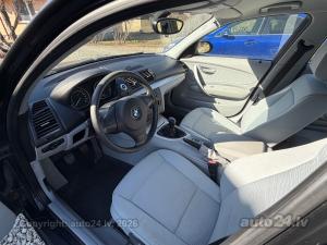 Melns BMW 1-series 2009 Tallina, ar dzinēja tilpumu 2.00 L un nobraukumu 247 tūkst. km par 4600 €, foto 15 vietnē AUTOMOTO.COM.LV