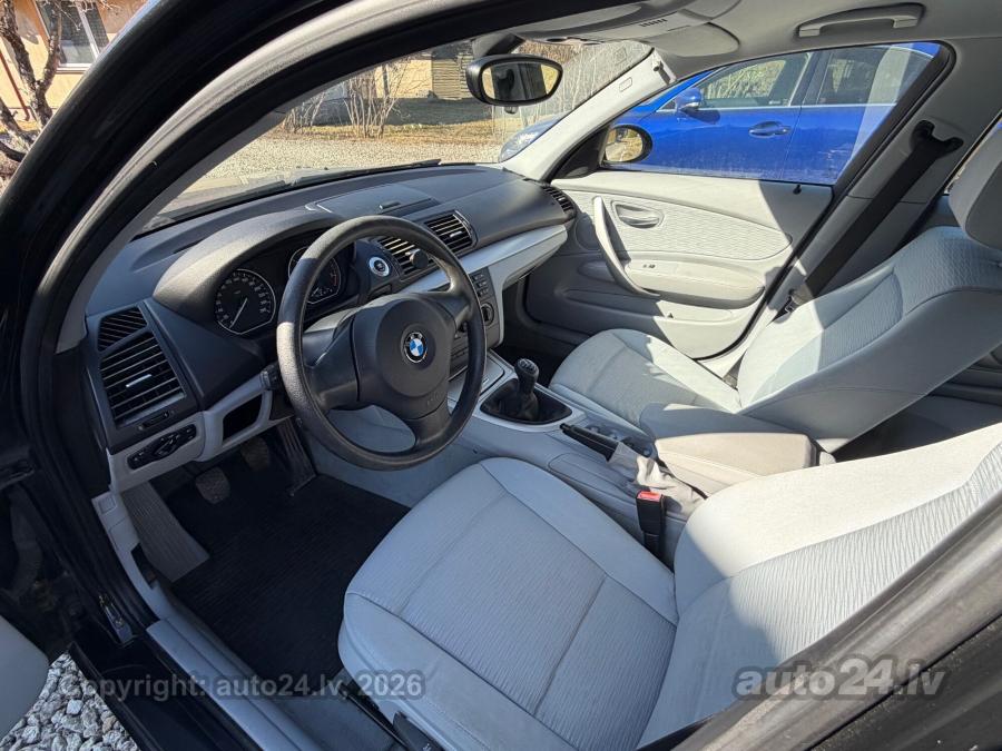 Melns BMW 1-series 2009 Tallina, ar dzinēja tilpumu 2.00 L un nobraukumu 247 tūkst. km par 4600 €, foto 15 vietnē AUTOMOTO.COM.LV