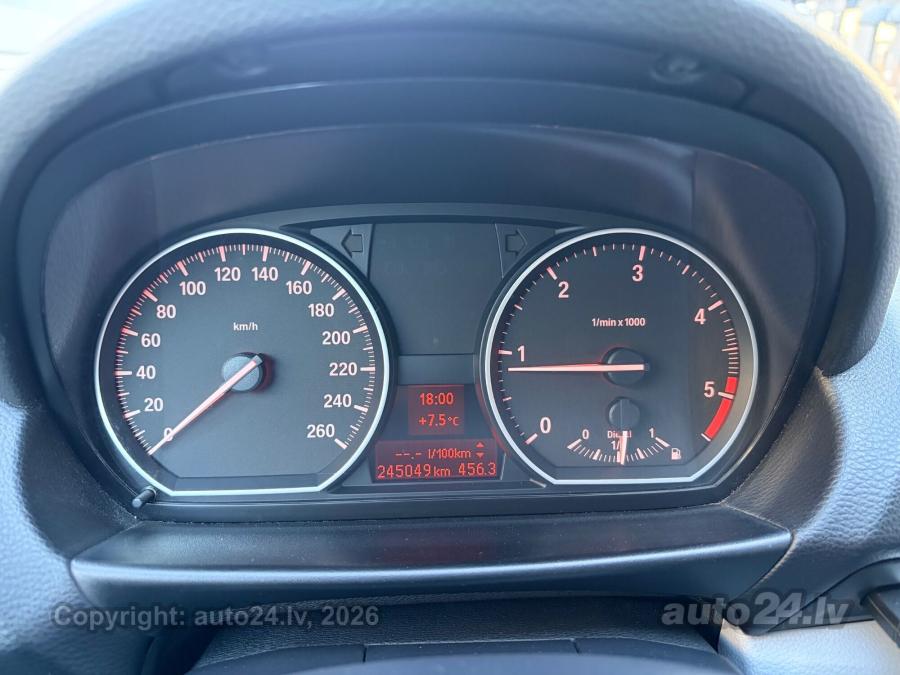 Melns BMW 1-series 2009 Tallina, ar dzinēja tilpumu 2.00 L un nobraukumu 247 tūkst. km par 4600 €, foto 16 vietnē AUTOMOTO.COM.LV