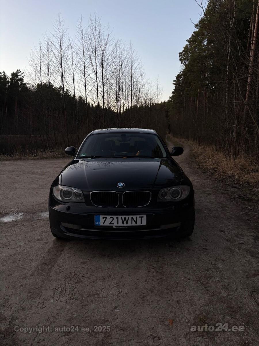 Melns BMW 1-series 2010 Tallina, ar dzinēja tilpumu 2.00 L un nobraukumu 269 tūkst. km par 5200 €, foto 16 vietnē AUTOMOTO.COM.LV