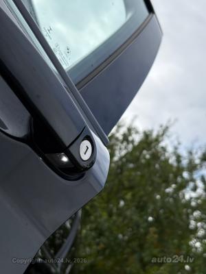Black BMW 1-series 2016 in Tallinn, with an engine capacity of 2.00 L and mileage of 273 thousand km for 13600 €, photo 9 on AUTOMOTO.COM.LV