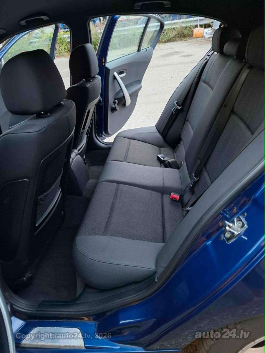 Zils BMW 1-series 2006 Tallina, ar dzinēja tilpumu 2.00 L un nobraukumu 241 tūkst. km par 5200 €, foto 13 vietnē AUTOMOTO.COM.LV