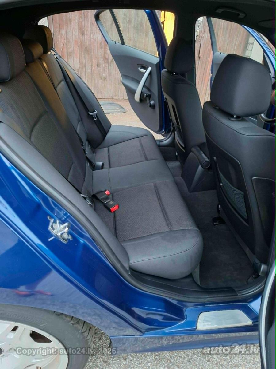 Zils BMW 1-series 2006 Tallina, ar dzinēja tilpumu 2.00 L un nobraukumu 241 tūkst. km par 5200 €, foto 14 vietnē AUTOMOTO.COM.LV