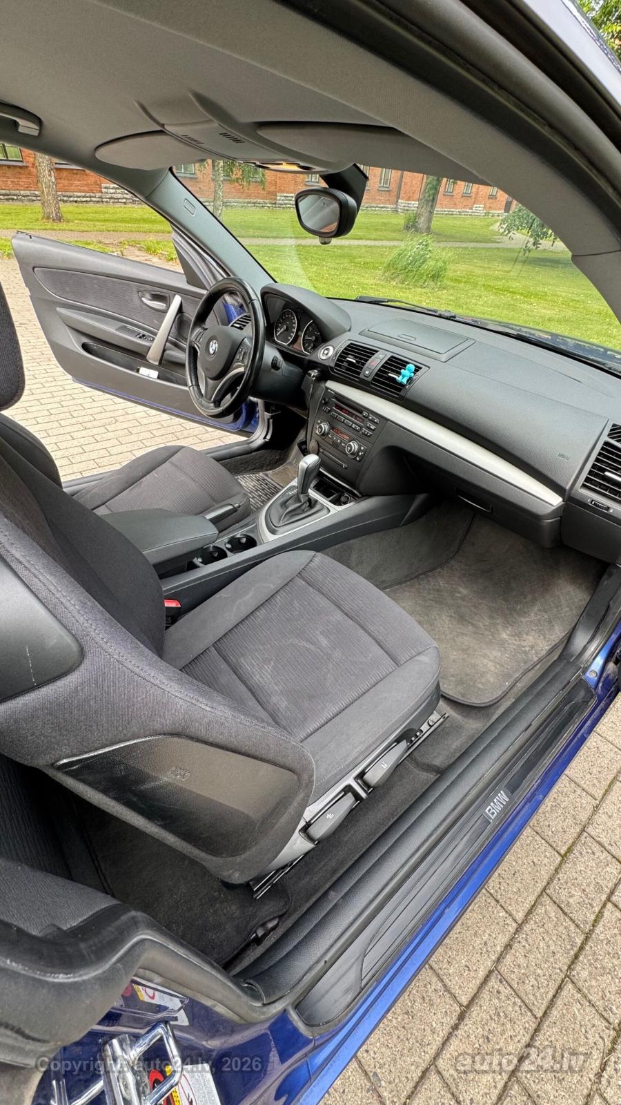 Zils BMW 1-series 2010 Tallina, ar dzinēja tilpumu 1.60 L un nobraukumu 117 tūkst. km par 5999 €, foto 14 vietnē AUTOMOTO.COM.LV