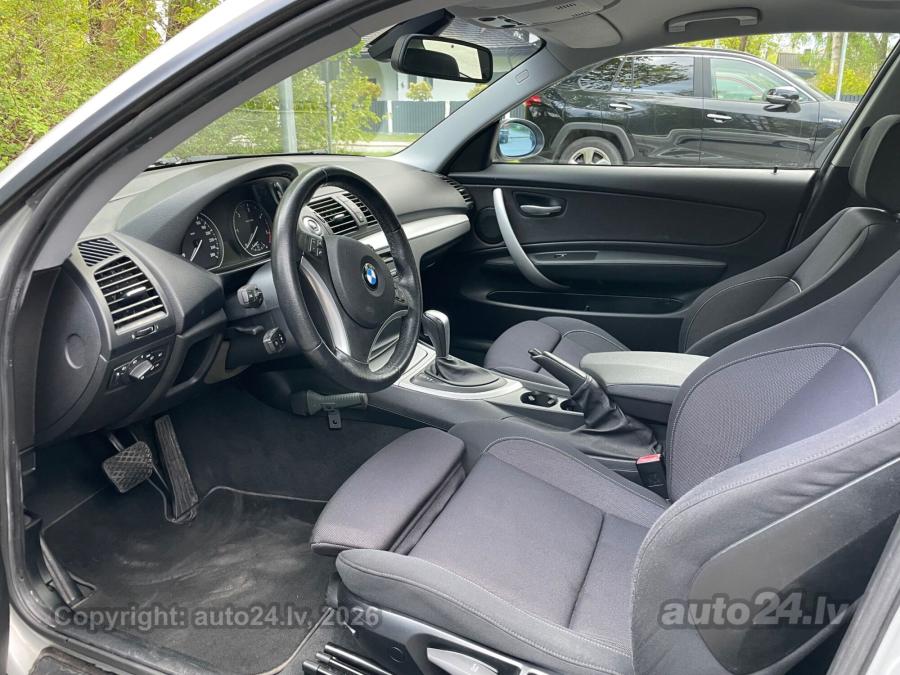 Pelēks BMW 1-series 2008 Tallina, ar dzinēja tilpumu 2.00 L un nobraukumu 289 tūkst. km par 6900 €, foto 12 vietnē AUTOMOTO.COM.LV