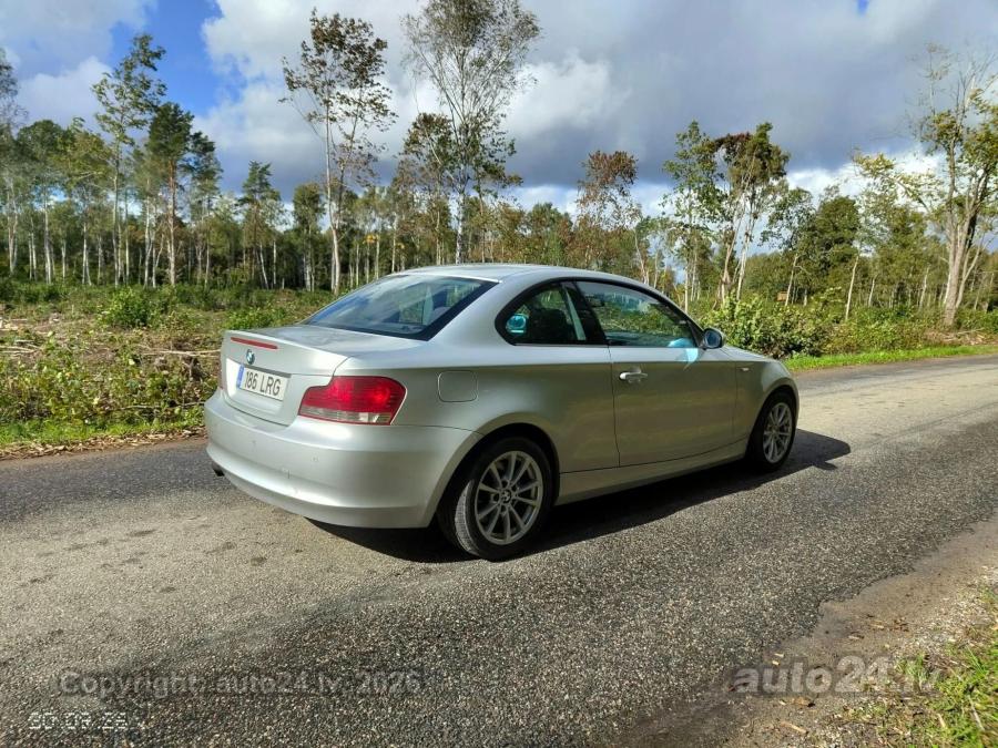 Pelēks BMW 1-series 2009 Kuresāre, ar dzinēja tilpumu 2.00 L un nobraukumu 265 tūkst. km par 5750 €, foto 4 vietnē AUTOMOTO.COM.LV