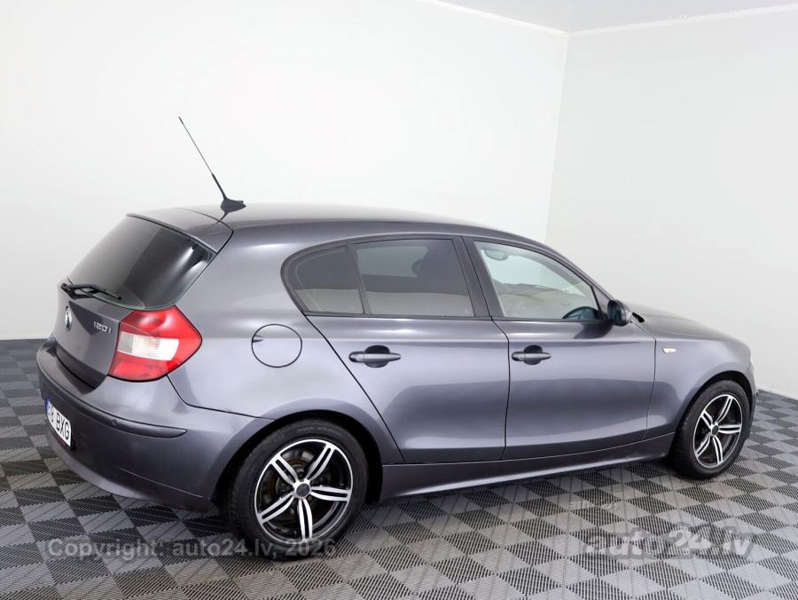 Grey BMW 1-series 2005 in Tallinn, with an engine capacity of 2.00 L and mileage of 123 thousand km for 2499 €, photo 4 on AUTOMOTO.COM.LV