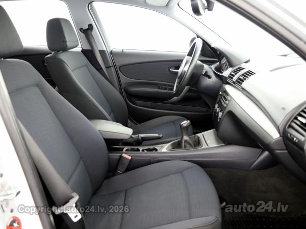 BMW 1-series 2007 in Tallinn on AUTOMOTO.COM.LV Grey BMW 1-series 2007 in Tallinn, with an engine capacity of 1.60 L and mileage of 166 thousand km for 2799 €, photo 7 on AUTOMOTO.COM.LV