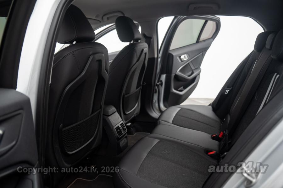 Grey BMW 1-series 2020 in Tallinn, with an engine capacity of 1.50 L and mileage of 67 thousand km for 18999 €, photo 11 on AUTOMOTO.COM.LV