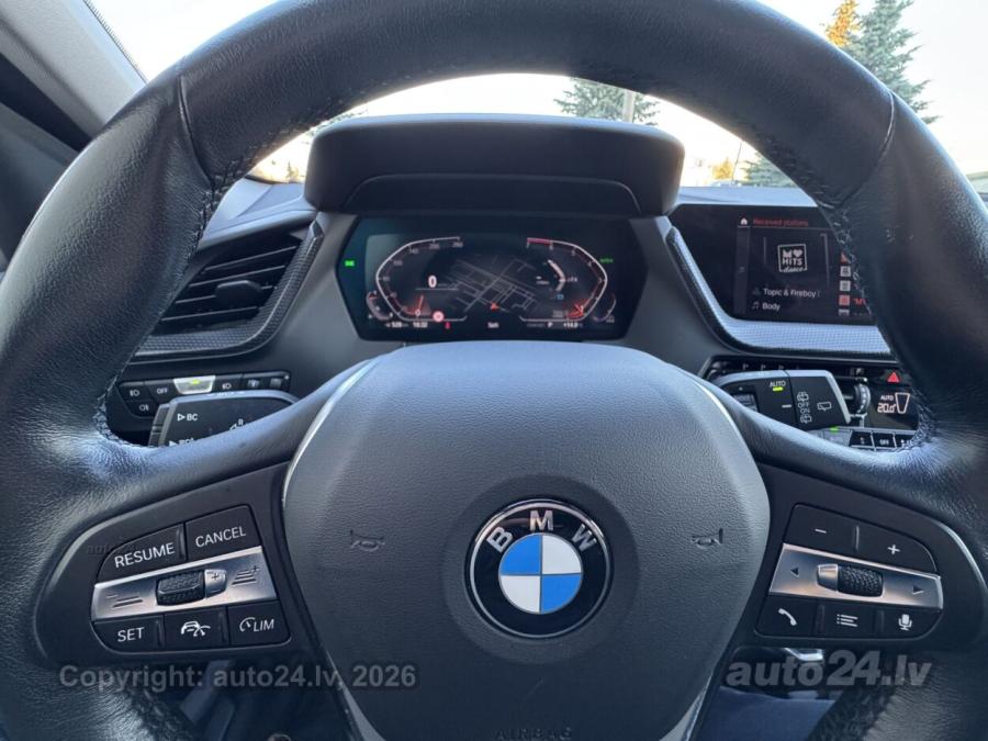 Pelēks BMW 1-series 2021 Tallina, ar dzinēja tilpumu 1.50 L un nobraukumu 41 tūkst. km par 22600 €, foto 6 vietnē AUTOMOTO.COM.LV