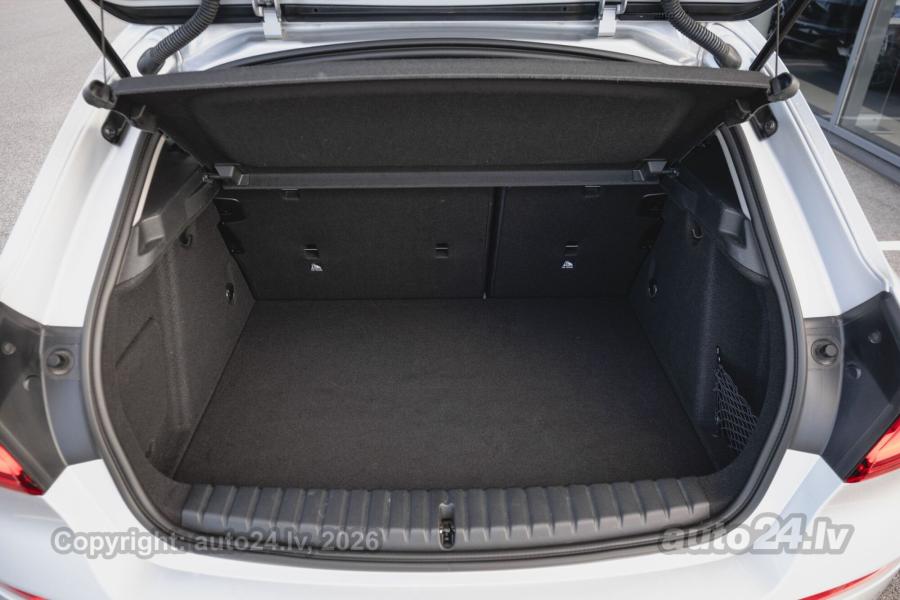Pelēks BMW 1-series 2021 Tartu, ar dzinēja tilpumu 1.50 L un nobraukumu 45 tūkst. km par 21900 €, foto 24 vietnē AUTOMOTO.COM.LV