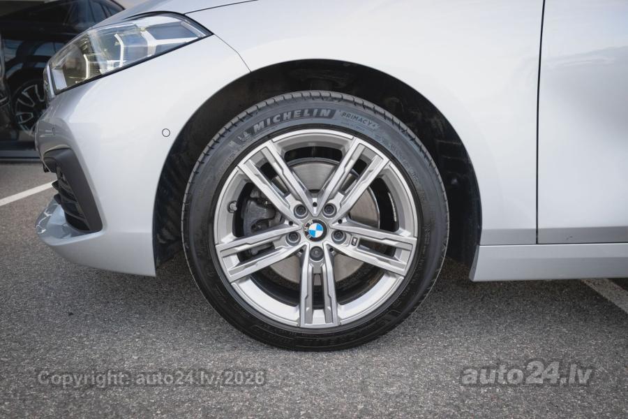 Pelēks BMW 1-series 2021 Tartu, ar dzinēja tilpumu 1.50 L un nobraukumu 45 tūkst. km par 21900 €, foto 25 vietnē AUTOMOTO.COM.LV