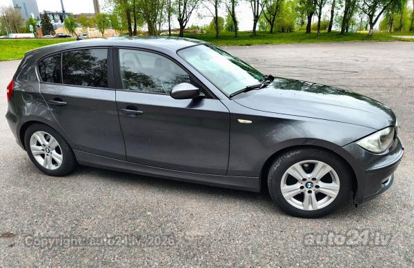 Pelēks BMW 1-series 2008 Narva, ar dzinēja tilpumu 2.00 L un nobraukumu 294 tūkst. km par 4500 €, foto 3 vietnē AUTOMOTO.COM.LV
