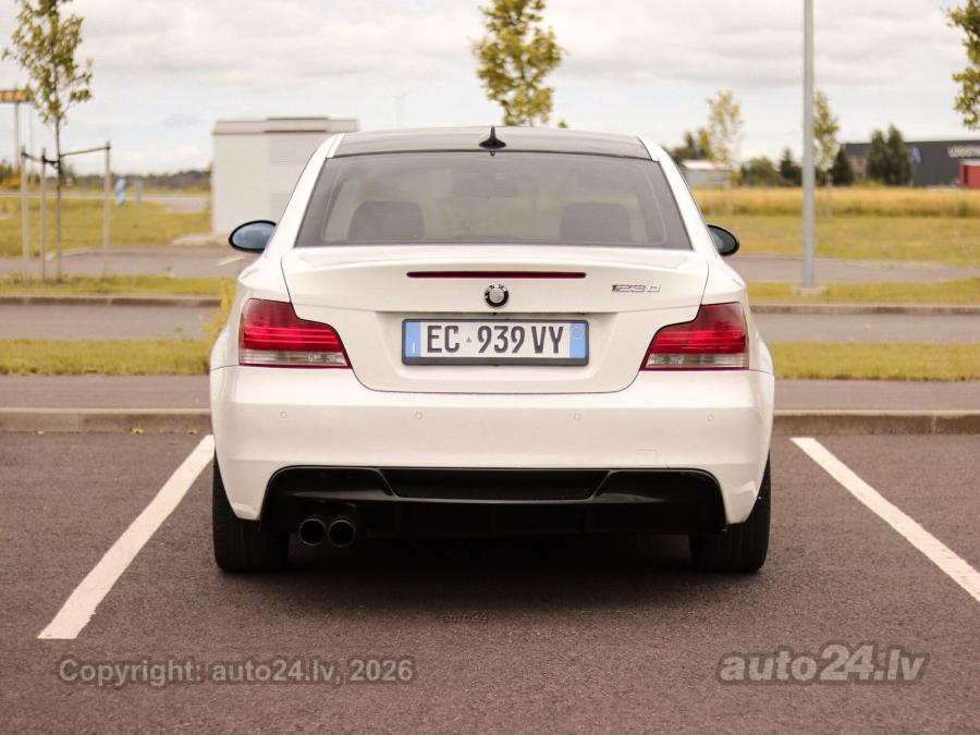 White BMW 1-series 2009 in Tallinn, with an engine capacity of 2.00 L and mileage of 240 thousand km for 7900 €, photo 11 on AUTOMOTO.COM.LV