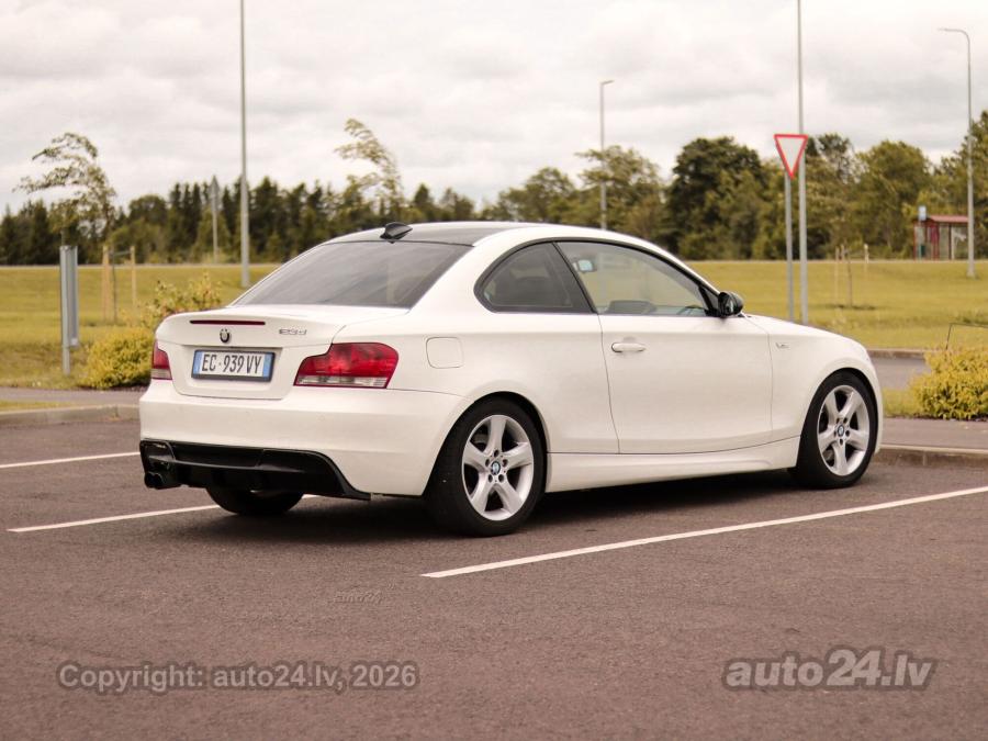 White BMW 1-series 2009 in Tallinn, with an engine capacity of 2.00 L and mileage of 240 thousand km for 7900 €, photo 12 on AUTOMOTO.COM.LV