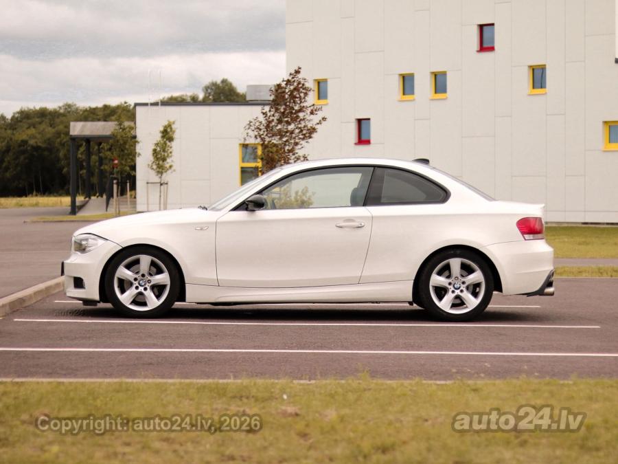 White BMW 1-series 2009 in Tallinn, with an engine capacity of 2.00 L and mileage of 240 thousand km for 7900 €, photo 15 on AUTOMOTO.COM.LV