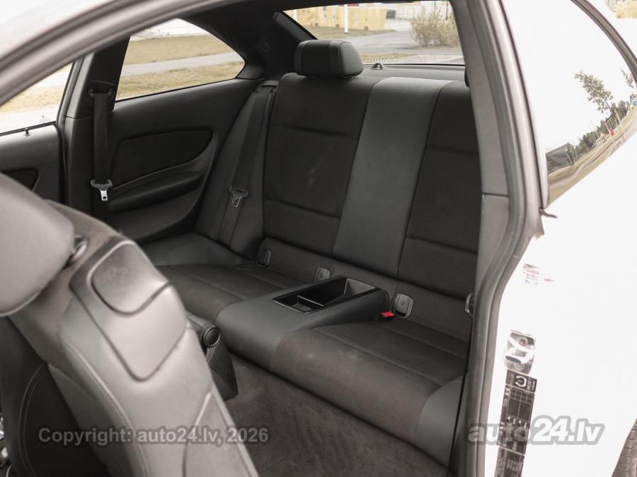 White BMW 1-series 2009 in Tallinn, with an engine capacity of 2.00 L and mileage of 240 thousand km for 7900 €, photo 23 on AUTOMOTO.COM.LV