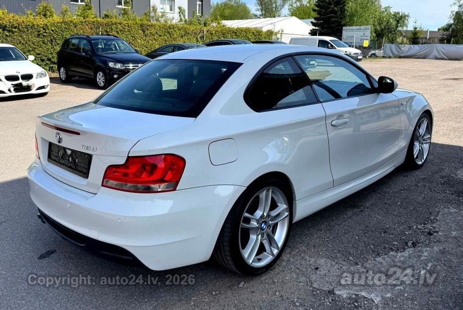 Balts BMW 1-series 2012 Tallina, ar dzinēja tilpumu 2.00 L un nobraukumu 200 tūkst. km par 7999 €, foto 14 vietnē AUTOMOTO.COM.LV