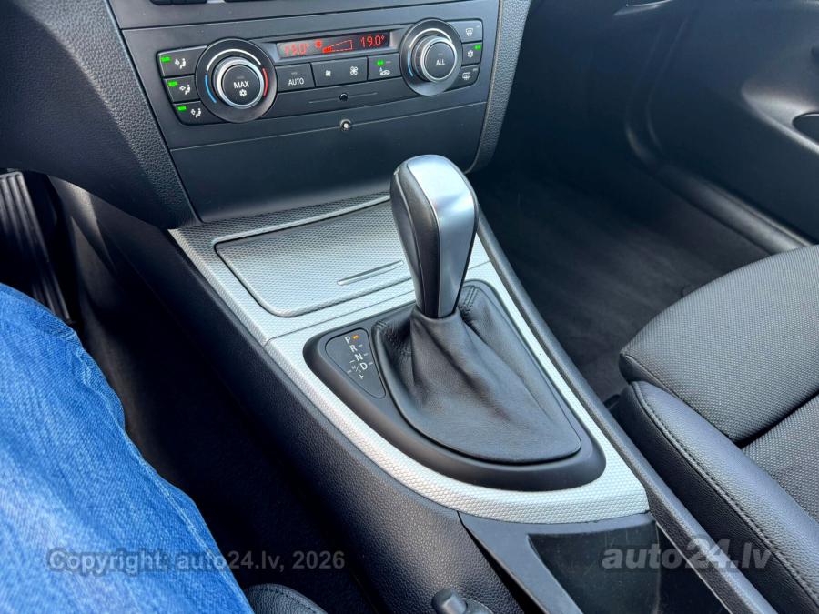 Balts BMW 1-series 2012 Tallina, ar dzinēja tilpumu 2.00 L un nobraukumu 200 tūkst. km par 7999 €, foto 18 vietnē AUTOMOTO.COM.LV