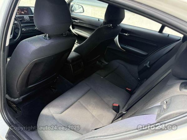 Balts BMW 1-series 2013 Tallina, ar dzinēja tilpumu 1.60 L un nobraukumu 210 tūkst. km par 4950 €, foto 11 vietnē AUTOMOTO.COM.LV