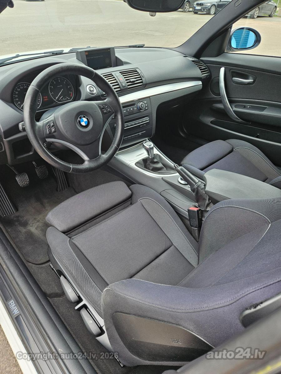 Balts BMW 1-series 2009 Tallina, ar dzinēja tilpumu 2.00 L un nobraukumu 150 tūkst. km par 8500 €, foto 7 vietnē AUTOMOTO.COM.LV
