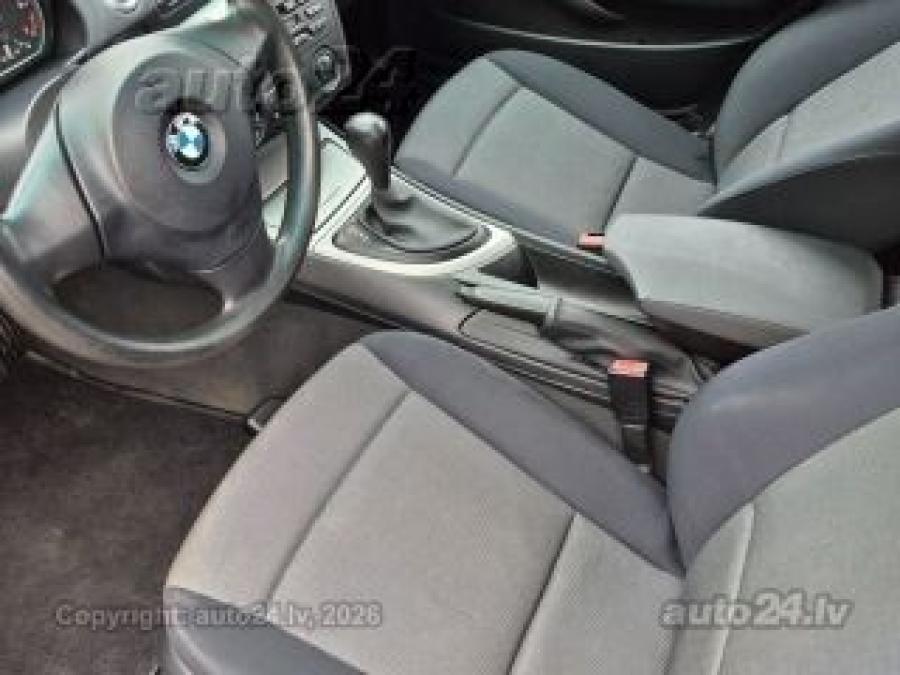 Yellow BMW 1-series 2005 in Tallinn, with an engine capacity of 2.00 L and mileage of 159 thousand km for 3490 €, photo 7 on AUTOMOTO.COM.LV