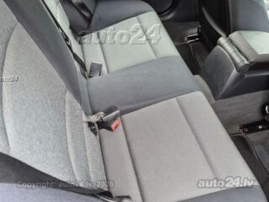 Yellow BMW 1-series 2005 in Tallinn, with an engine capacity of 2.00 L and mileage of 159 thousand km for 3490 €, photo 9 on AUTOMOTO.COM.LV