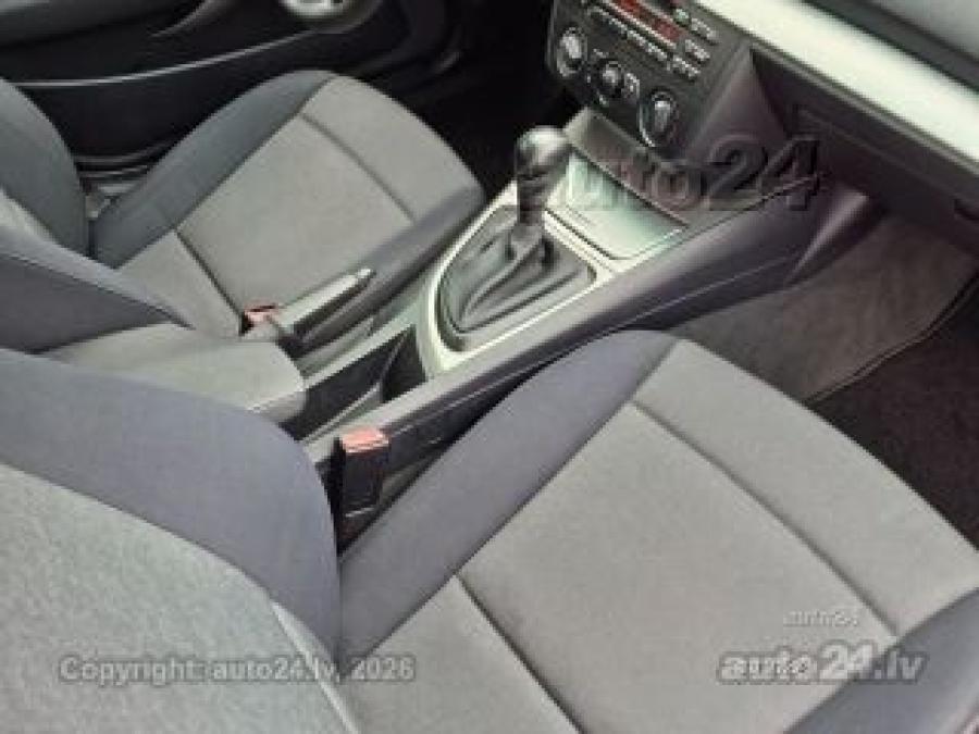 Yellow BMW 1-series 2005 in Tallinn, with an engine capacity of 2.00 L and mileage of 159 thousand km for 3490 €, photo 10 on AUTOMOTO.COM.LV