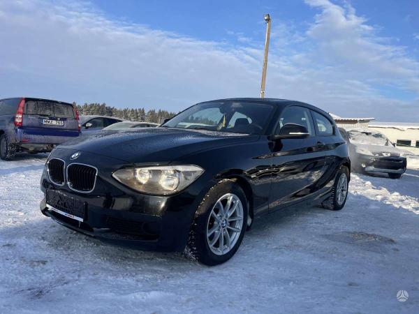 Black BMW 114 2013 in Utena, with an engine capacity of 1.60 L and mileage of 127 thousand km for 4450 €, photo 1 on AUTOMOTO.COM.LV