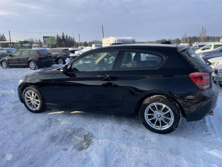Black BMW 114 2013 in Utena, with an engine capacity of 1.60 L and mileage of 127 thousand km for 4450 €, photo 4 on AUTOMOTO.COM.LV