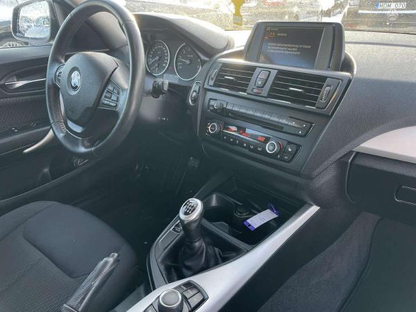 Black BMW 114 2013 in Utena, with an engine capacity of 1.60 L and mileage of 127 thousand km for 4450 €, photo 6 on AUTOMOTO.COM.LV