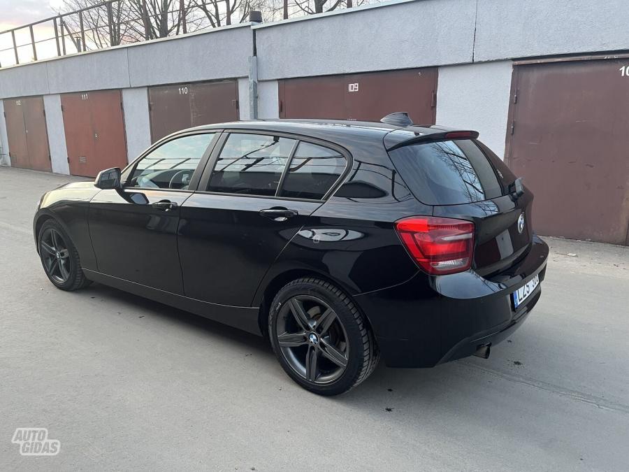 Black BMW 114 2013 in Vilnius, with an engine capacity of 1.60 L and mileage of 204 thousand km for 4200 €, photo 4 on AUTOMOTO.COM.LV