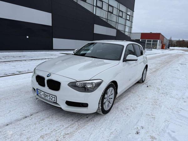 White BMW 114 2012 in Panevezys, with an engine capacity of 1.60 L and mileage of 218 thousand km for 4900 €, photo 1 on AUTOMOTO.COM.LV